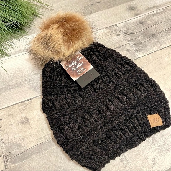David and Young | Accessories | David And Young Pom Pom Winter Hat Nwt ...